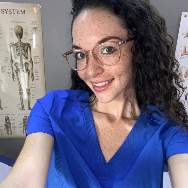 🦄 @cutebrunettedoctor - Emma H 💙🩺 - TikTok