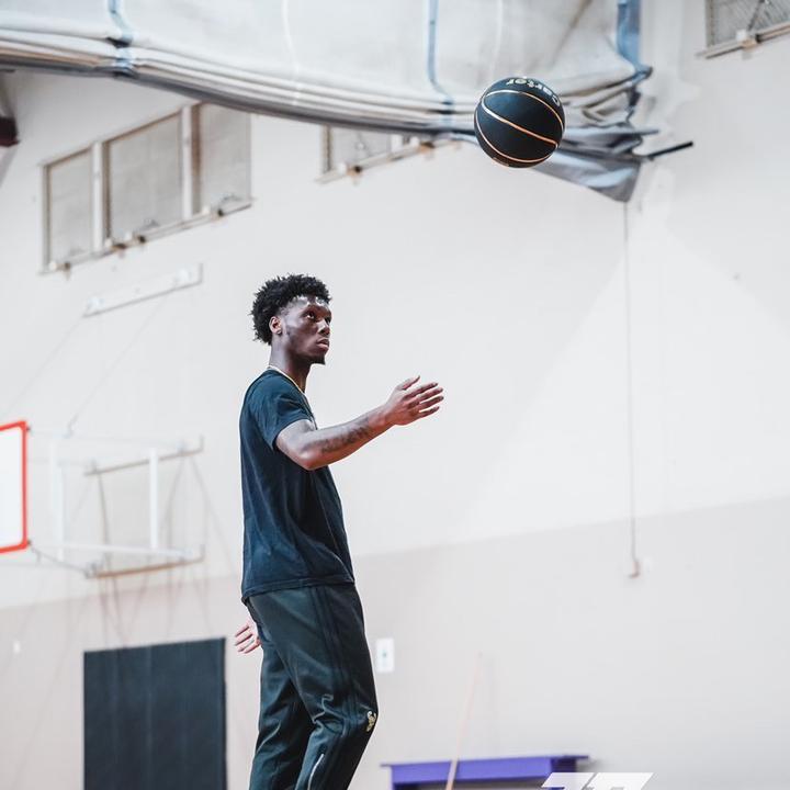 I’m bout to pull up on them like planet | Saucy (@preesauce23)