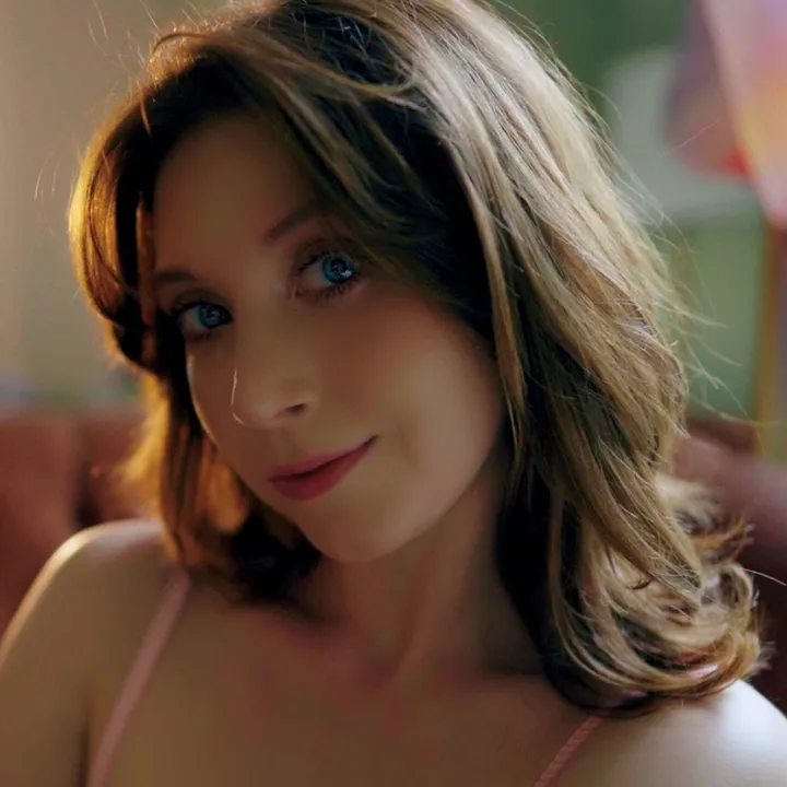 Kari (@musemered) - Urlebird